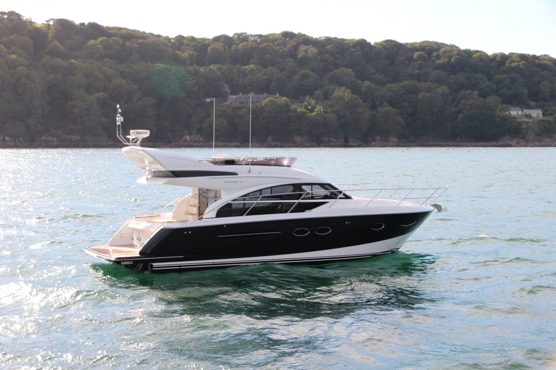 The first official photos of the interior of the Princess 43