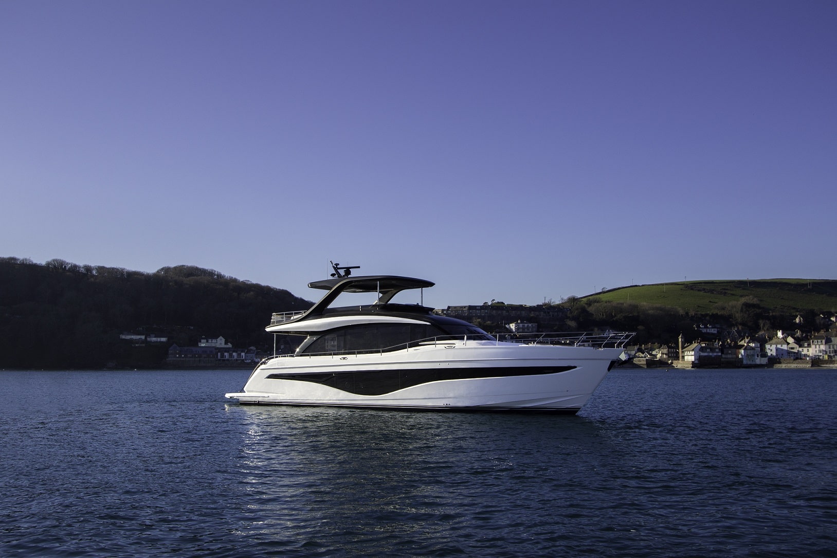 All-new Princess Y72 - Princess Motor Yacht Sales