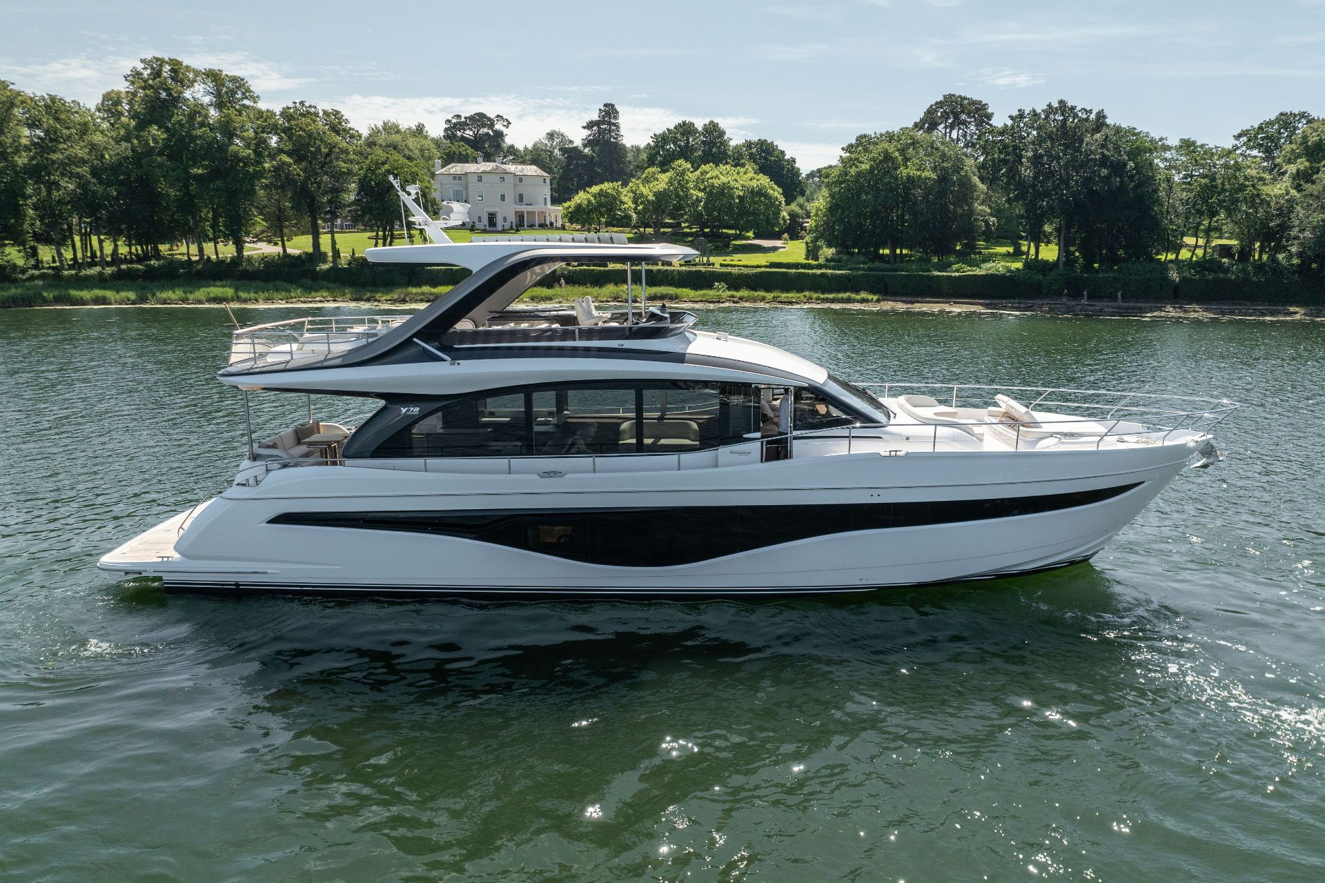 Neue Princess Y72 - Princess Motor Yacht Sales